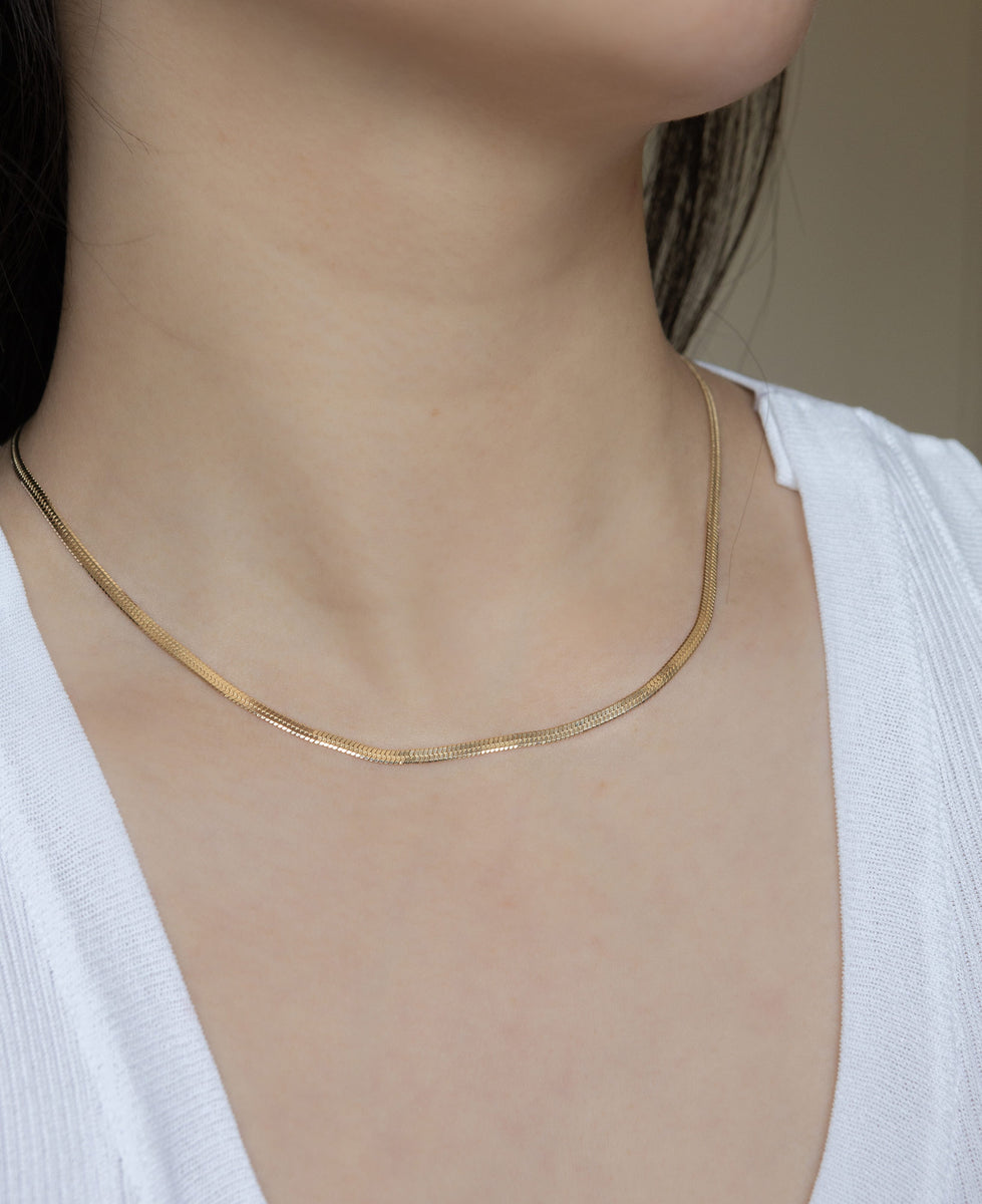 Gigi 14k Solid Gold Herringbone Chain Necklace – Sachelle Collective